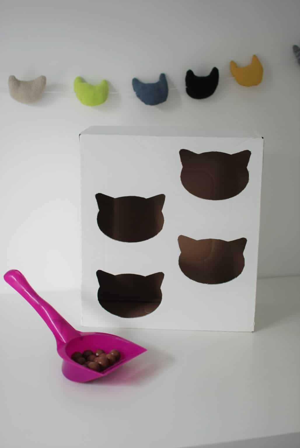 Cat themed party game DIY - Poop toss - Koro Cinco Cats